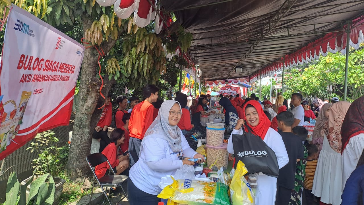 Peringati HUT RI Ke-79, Perum Bulog Cabang Bandung Gelar Aksi Amankan Harga Pangan Lewat Program ...