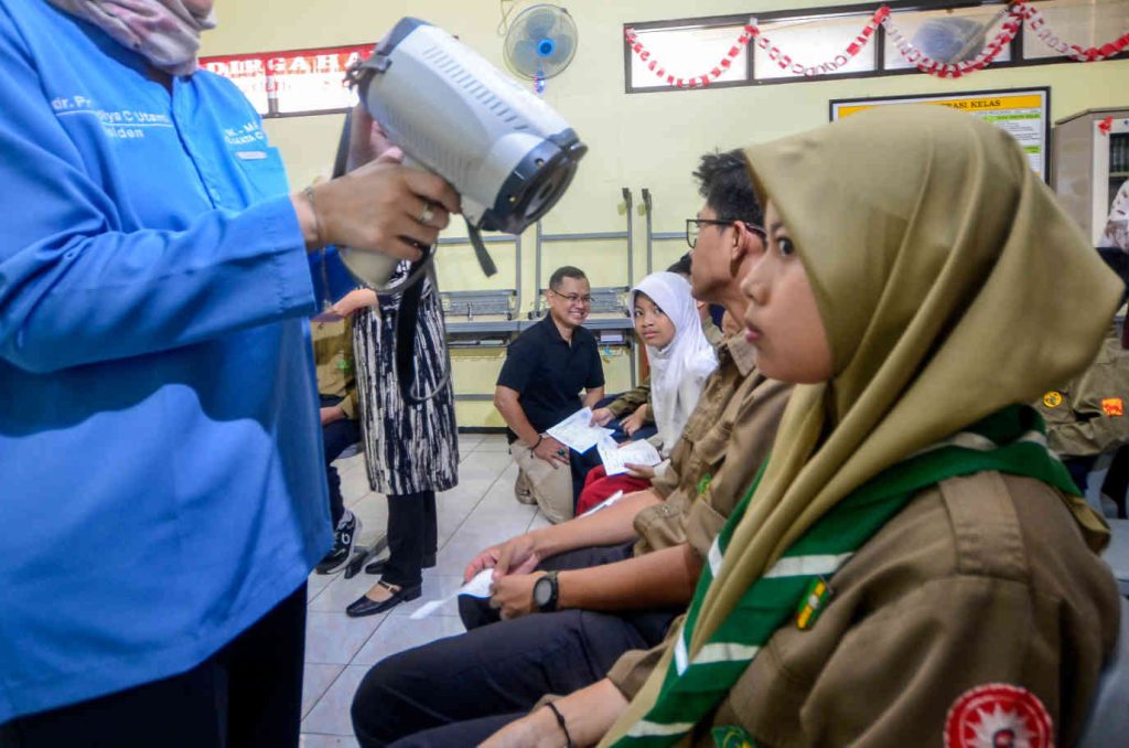 Banyak Pelajar Gunakan Kacamata, Kang Arfi Dan Yayasan AINI Beri ...